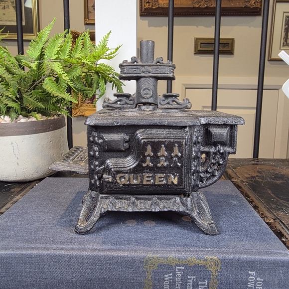 Antique | Accents | Antique Cast Iron Mini Toy Stove Queen Salesman ...
